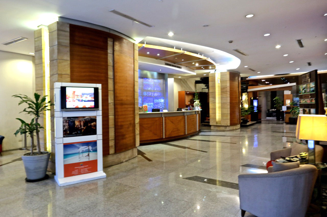 Swire Elan Suites near Promenade